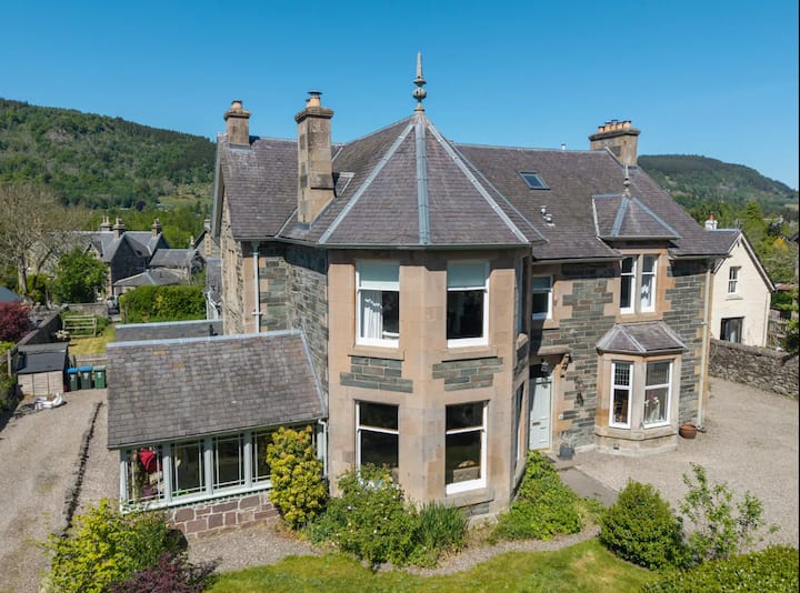 Peaceful Stay W/ Garden & Mountain Viewpoints - Aberfeldy