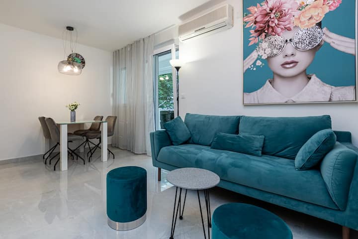 Cool 2bd Apartment With Balcony - Solin