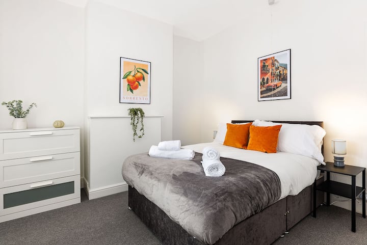 Charming Central Leicester 4 Bed Accommodation - レスター