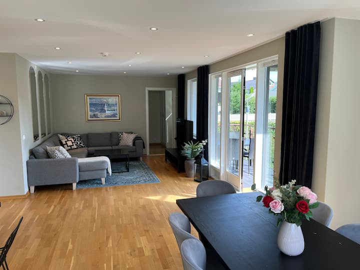 Stor Lys Leilighet Med Terrasse Og Parkering - Kristiansand