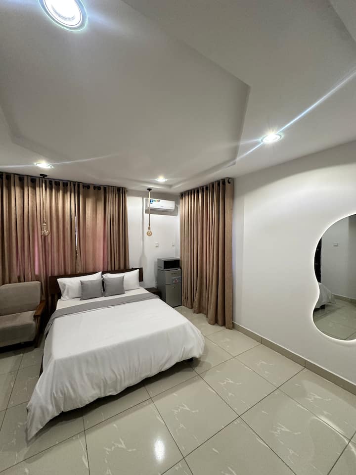 Yagazie | Studio Room |Jahi - Abudża