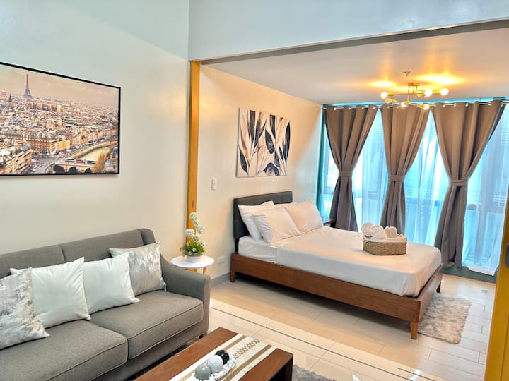 Cozy 1br Bgc @ One Uptown + Netflix & Wifi - Taguig