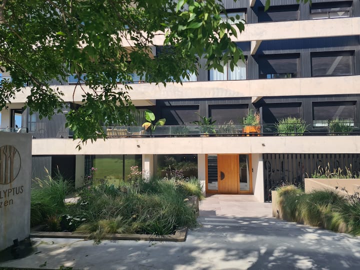 Apto Nuevo En Barrio Privado - Montevideo