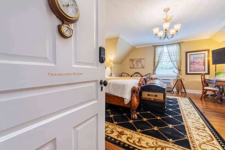 Magnolia Inn | Travelers Room, Downtown Clayton - Clayton, NC