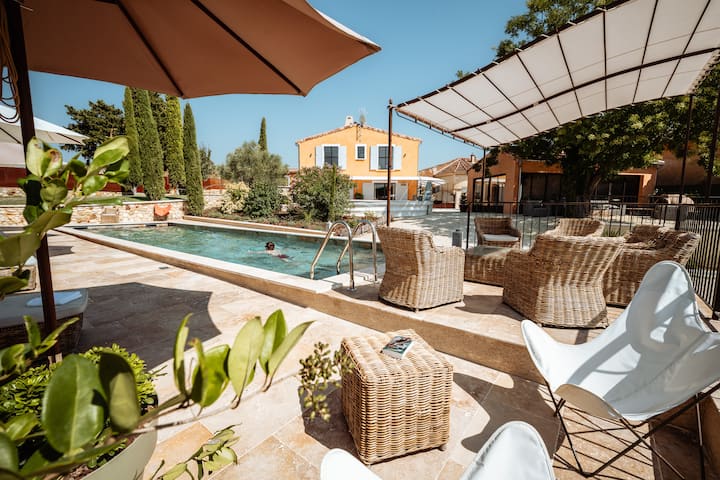 La Source Blanche - Prestations - Grande Piscine - Apt