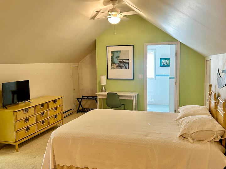 Lovely Room On The Park, Centrally Located. - Greensboro, NC