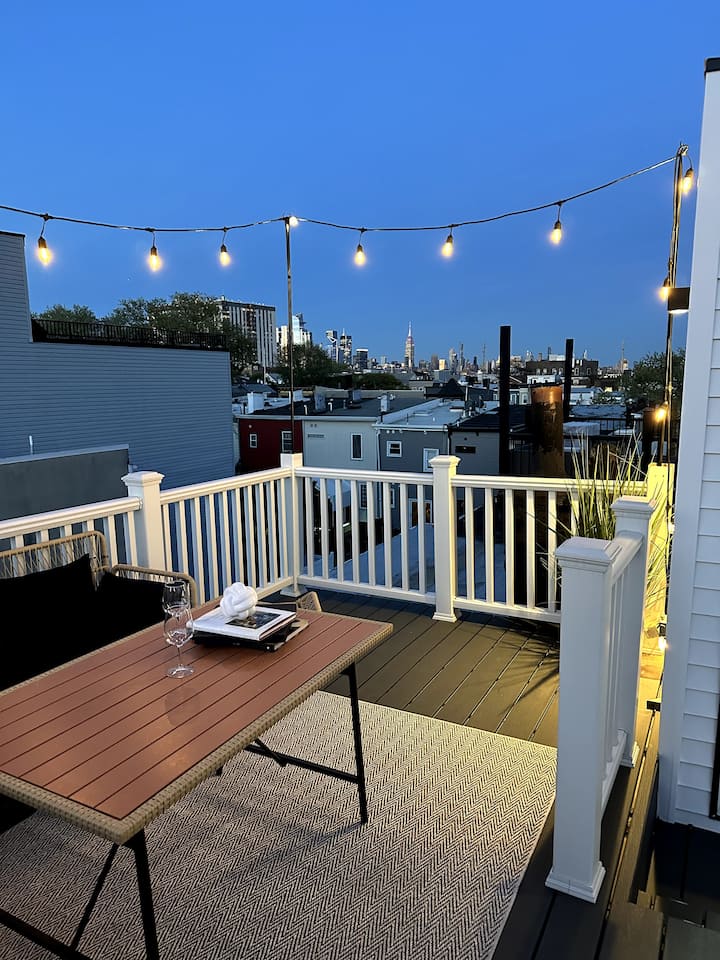 Stunning Condo With Nyc Views | 20 Min To Times Sq - Hoboken, NJ