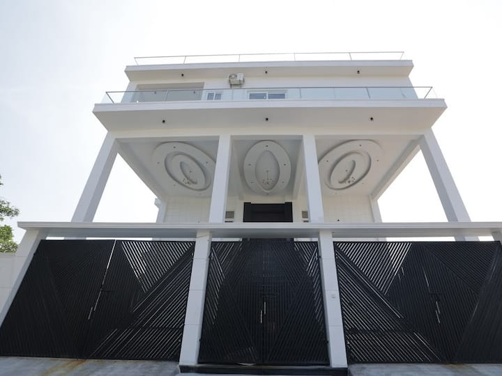 Kiru's Bay Castle Ecr - Chennai