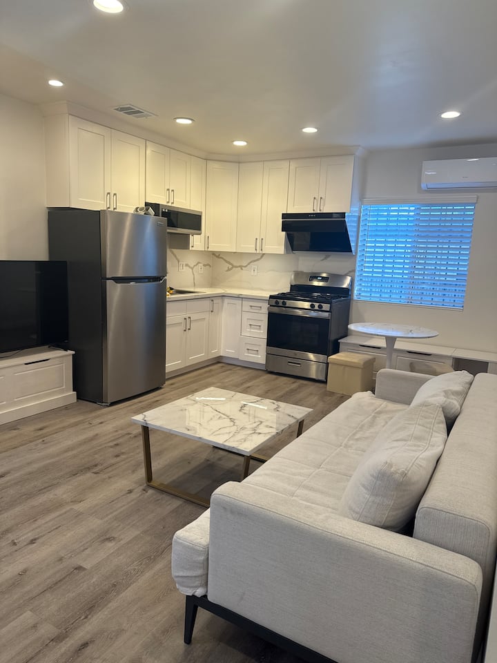 3 Bedroom+1 Sofa Bed 1 Full Bath Guesthouse - El Monte, CA