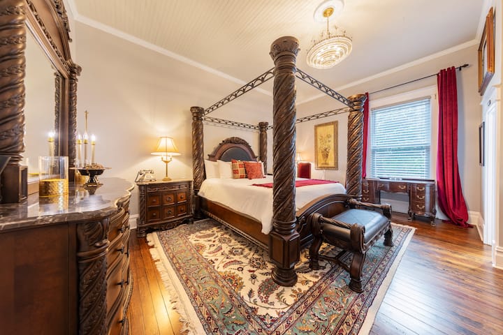 Magnolia Inn | Regency Room, Downtown Clayton Bnb - Clayton, NC