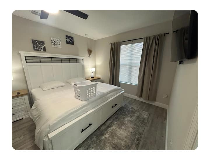 Modern Farmhouse Rm 1- King Suite W/private Bath - Tampa, FL