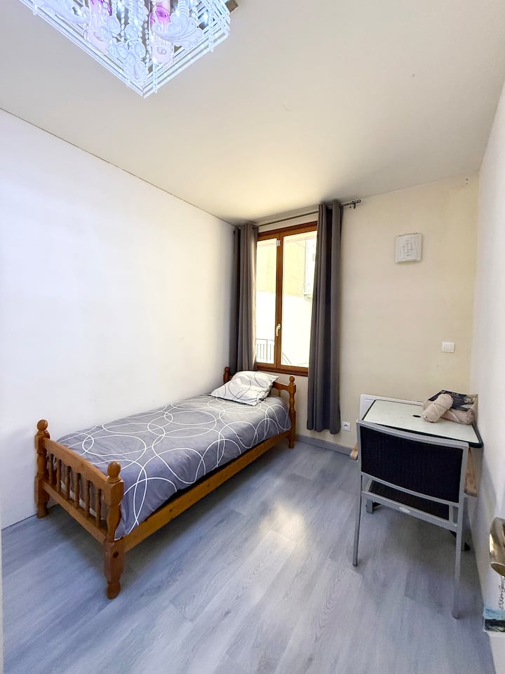 Face à La Gare - Chambre 3 - Roanne