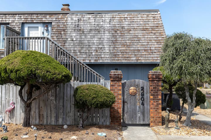 Entire Kitty Hawk Beach Condo - Kitty Hawk, NC
