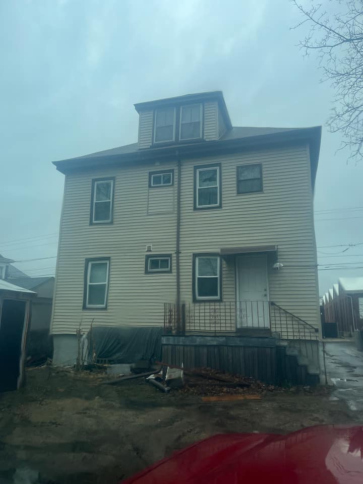 Comfortable Spacious 2-bedroom - New Bedford, MA
