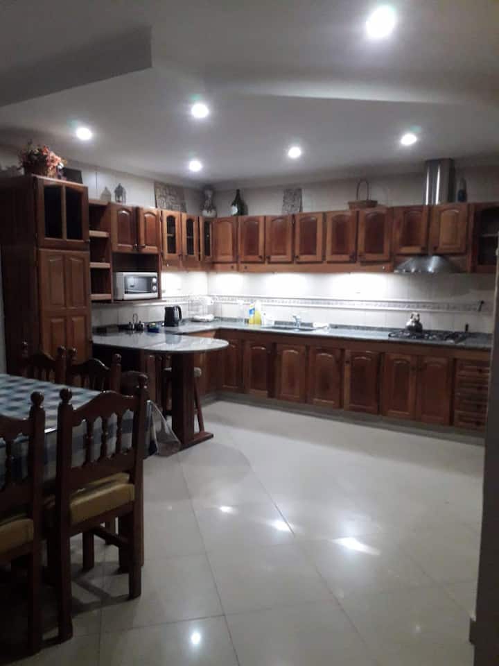Amplia Y Hermosa Casa Céntrica - Catriel