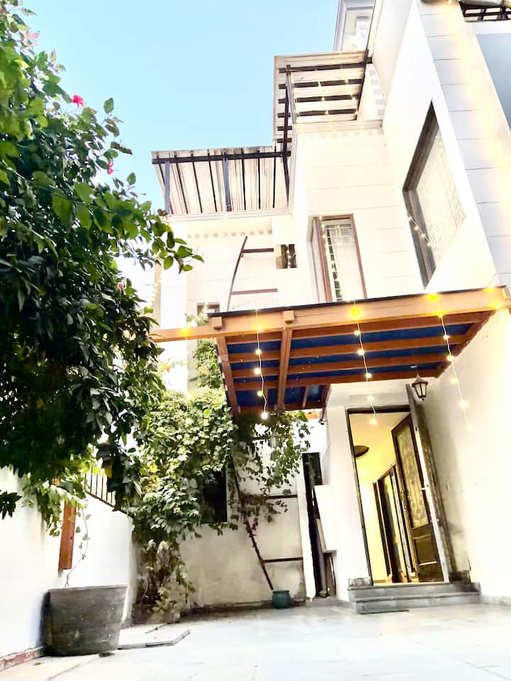 Luxe Bungalow (8 Bedroom Villa For Wedding) - Delhi