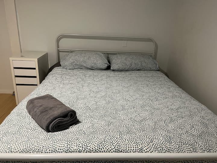 26-1 Basement Room - North Vancouver