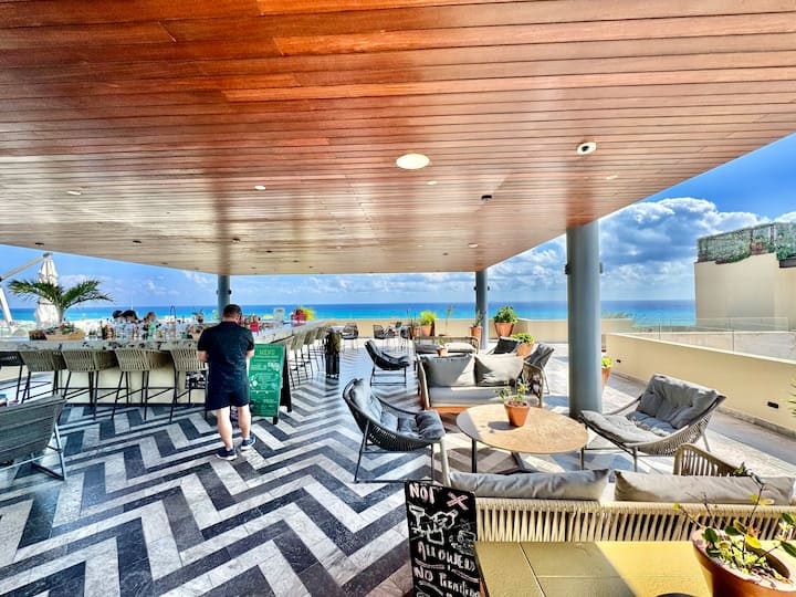 2 Bedroom Apartment Steps From The Sea! - Playa del Carmen