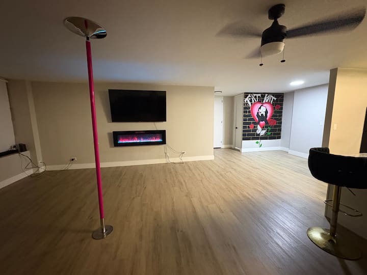 Modern Chic Escape ꙳ - Southfield, MI