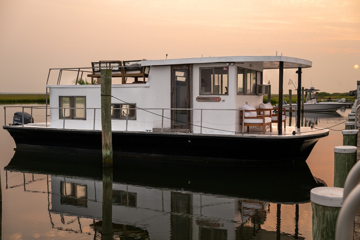 Vintage 1969 houseboat gets a stunning remodel - Houseboats for Rent in ...