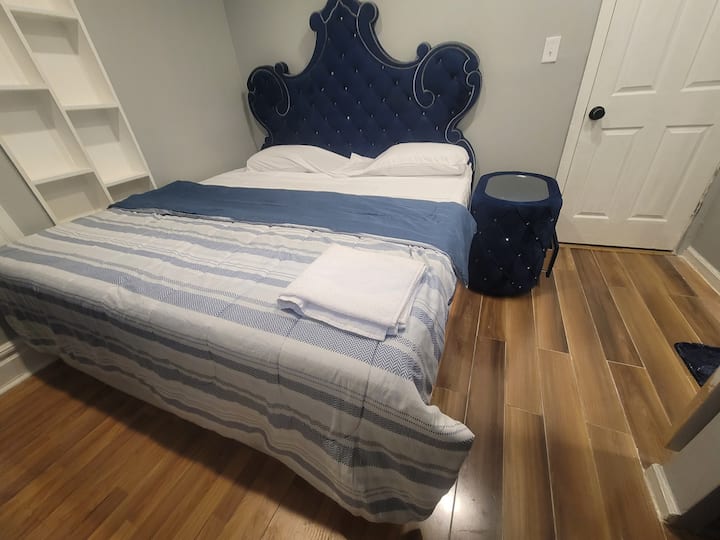 Private King Room With Attached Bathroom #7 - Newark, NJ