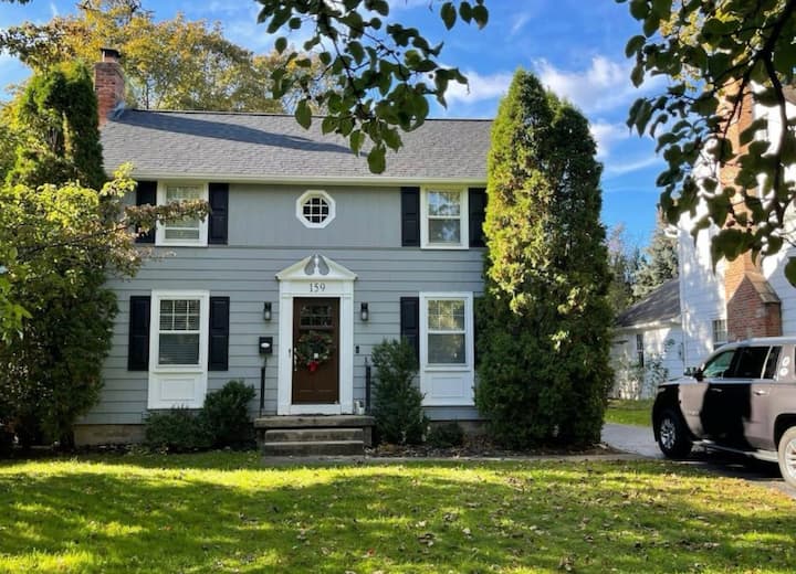 Great Brighton Home W/king Bed - Rochester, NY
