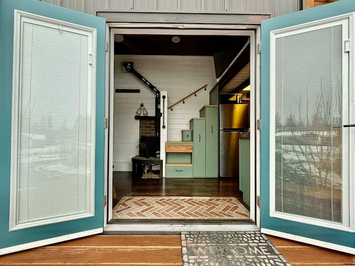 Cozy Tiny House | Ski Town, Gnp | Full Kitchen - Montana