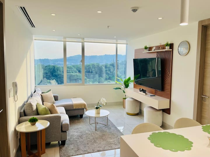 Elegant 2-bedroom Apartment With Pool And Parking - Guayaquil