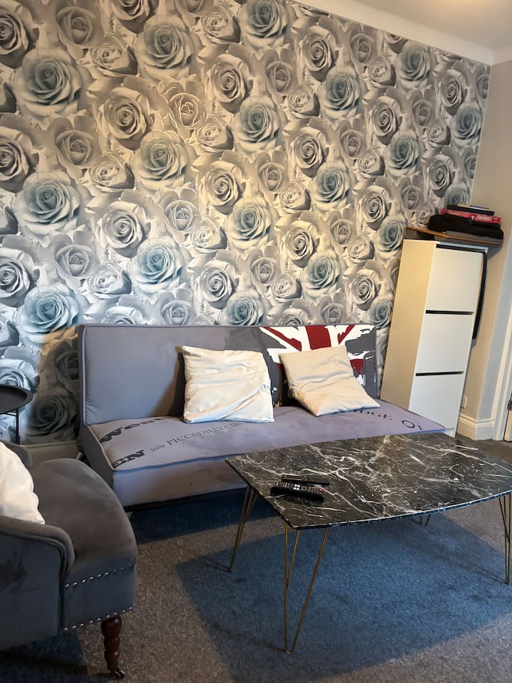 1 Double Bed House And Sofa Bed With A Garden - Sittingbourne