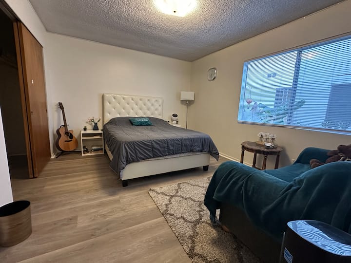 Cozy Room Near Downtown - Santa Barbara, CA