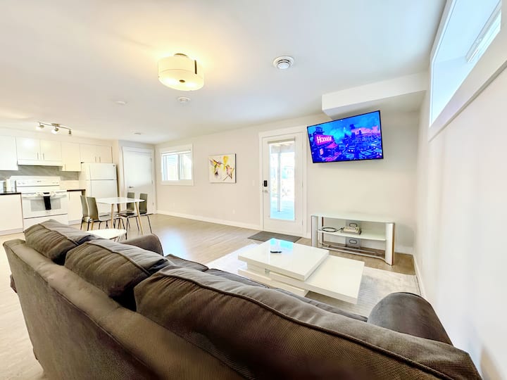 Big Lake Birdhaus Luxury 2 Bedroom Basement - Saint Albert