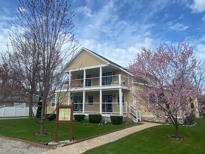 Ahoy Inn - 2 Minute Walk To Downtown. - Put-in-Bay, OH