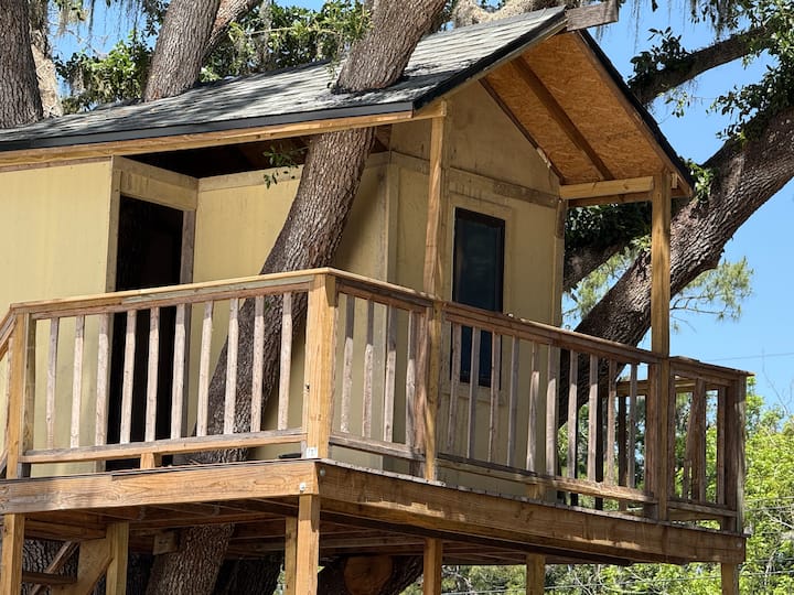 Farmhouse Oasis & Treehouse Access W/ Pool Off I-4 - Plant City, FL