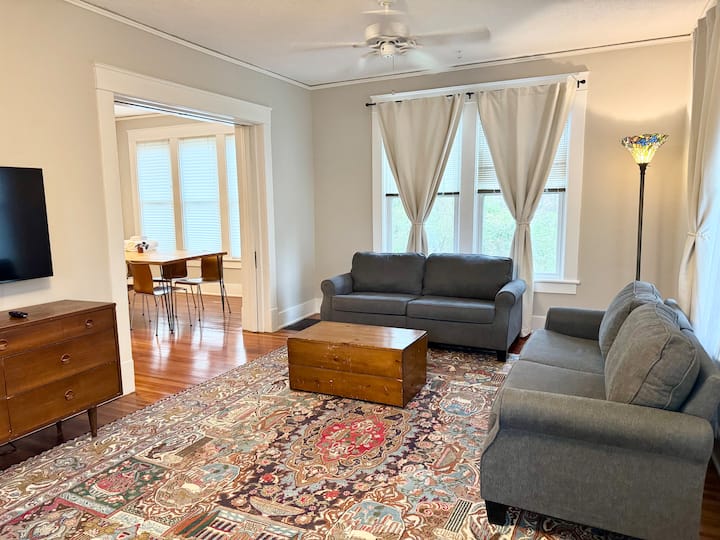 Lovely Lindley Park: 2bd 2ba Bungalow - Greensboro, NC