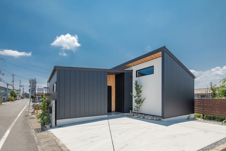 スタイリッシュな平屋ゲストハウス/最大6名/無料駐車場2台/wi-fi完備 - Koka