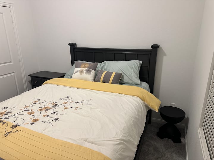 One Bedroom With Nearby Bath - Kyle, TX
