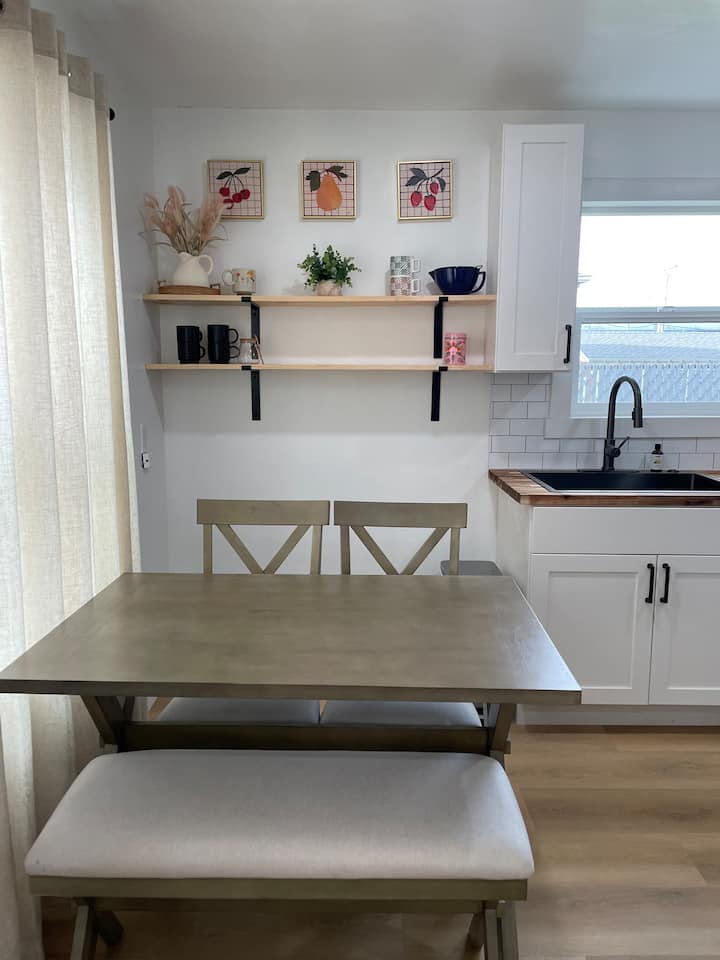 Delightful Small House Unit B - Bremerton, WA