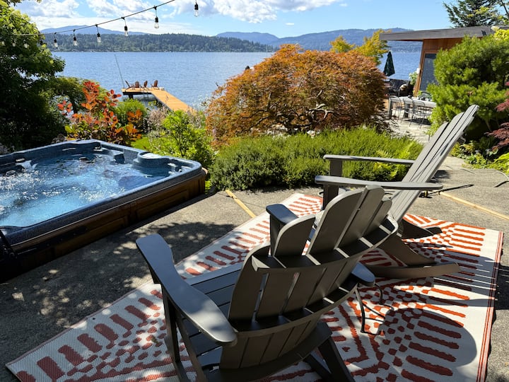 Blue Heron Lakehouse: Waterfront + Luxury Near Sea - Kirkland, WA
