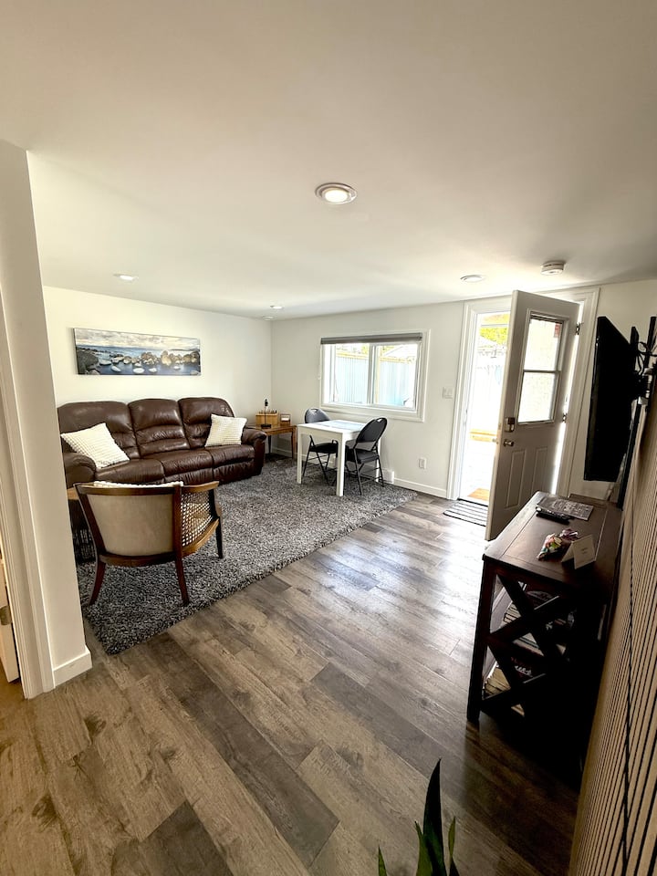 Yellow Rose Garden Suite - Victoria