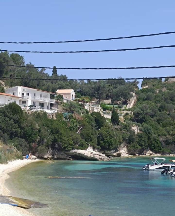 Seafront Studio - Paxi