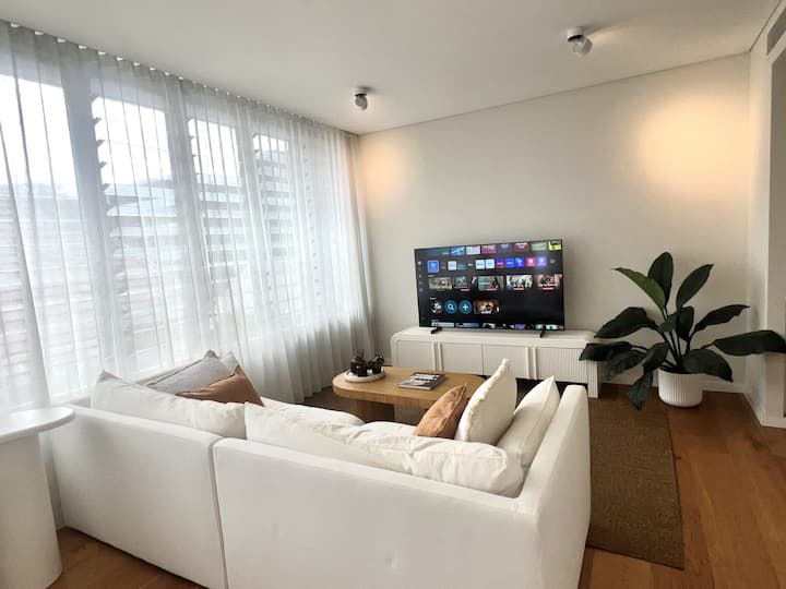 Coastal 60sqm Apartment With Parking + A/c - Coogee