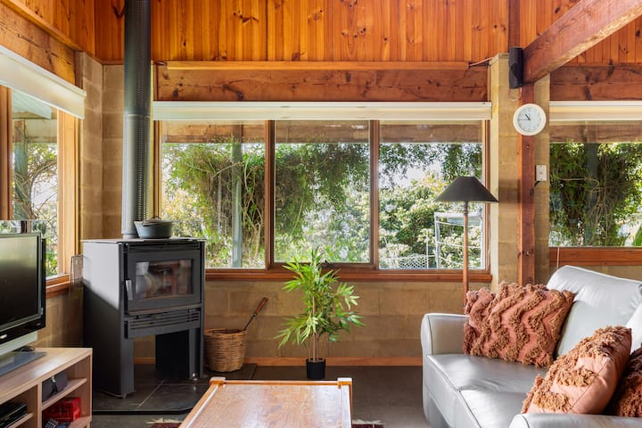 Hazel Beach House – Forest Views 4 Mins To Beach - Moruya