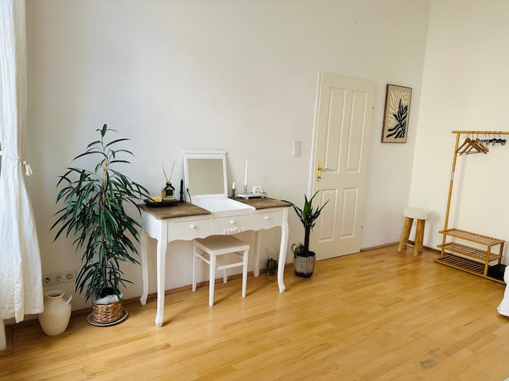Spacious 2-bedroom Apartment With Living Room - Wien