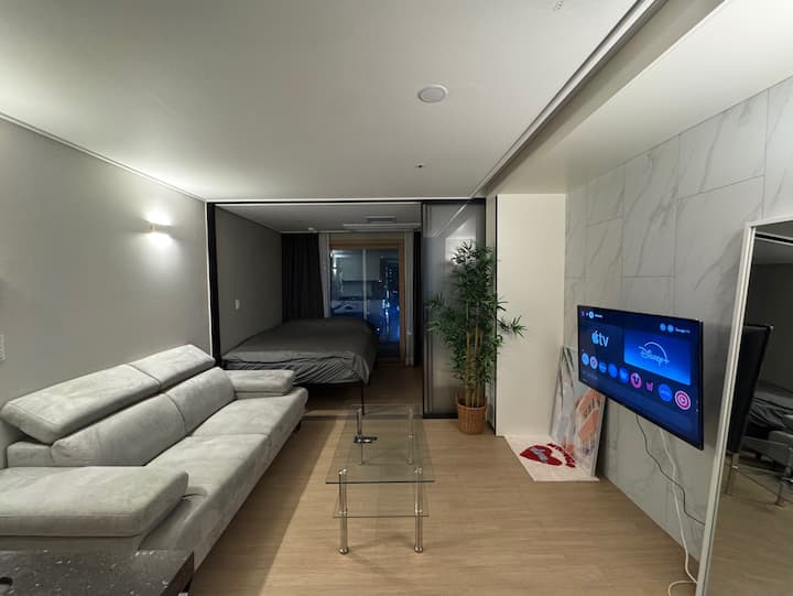 테라스 공항10분/신라면세점1분/시내중심/신축 - Jeju