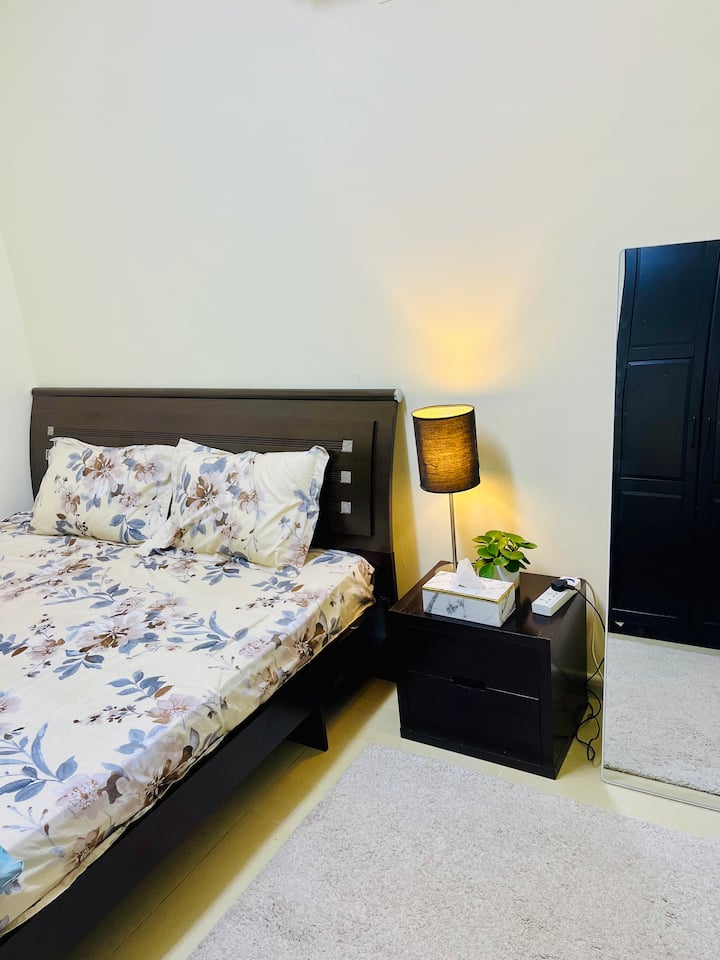 Cozy Room In Heart Of Abu Dhabi - Abu Dhabi