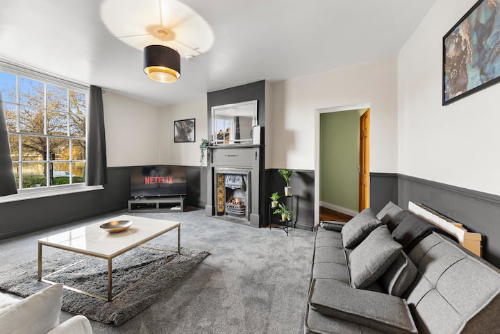 The Bristol Harbourside Apartments - Sleeps 16 - Bristol