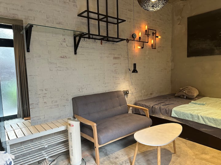 105 禁菸 重工業風獨立套房+陽台+冰箱+供飲水機禁煙 - Taipei