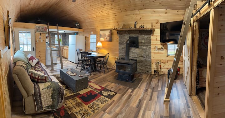 Canoe Paddle Lodge - Burnsville, WV