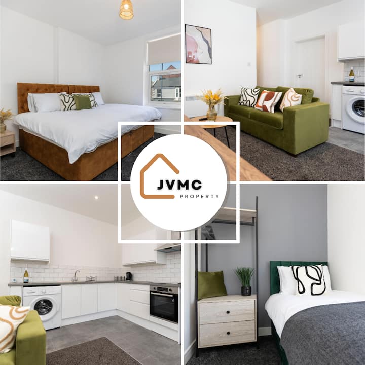 Contractor-friendly 4-bed 2-bath Apt W. Fast Wifi - Redcar