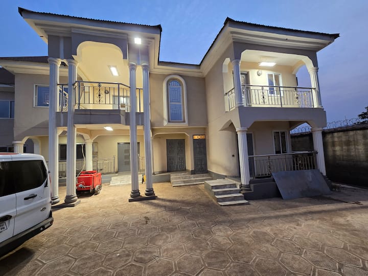 3bedroom Jui Light &Water 24hrs - Sierra Leone